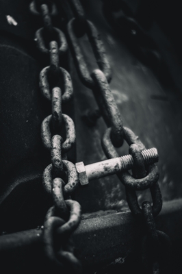 Chain posters & prints by Vesa-Antti Puumalainen - Printler